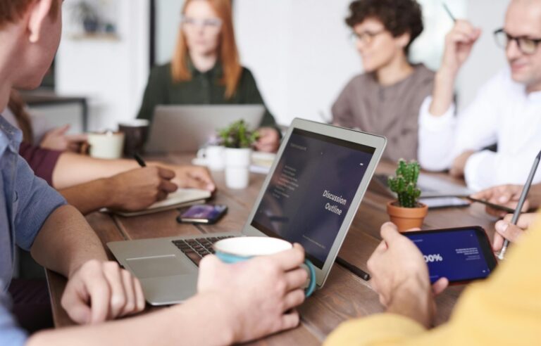 8 Meeting Room Setup That Foster Productive Collaboration