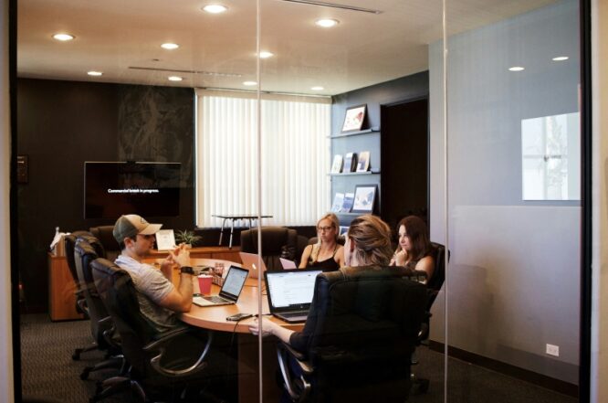 8 Meeting Room Setup That Foster Productive Collaboration