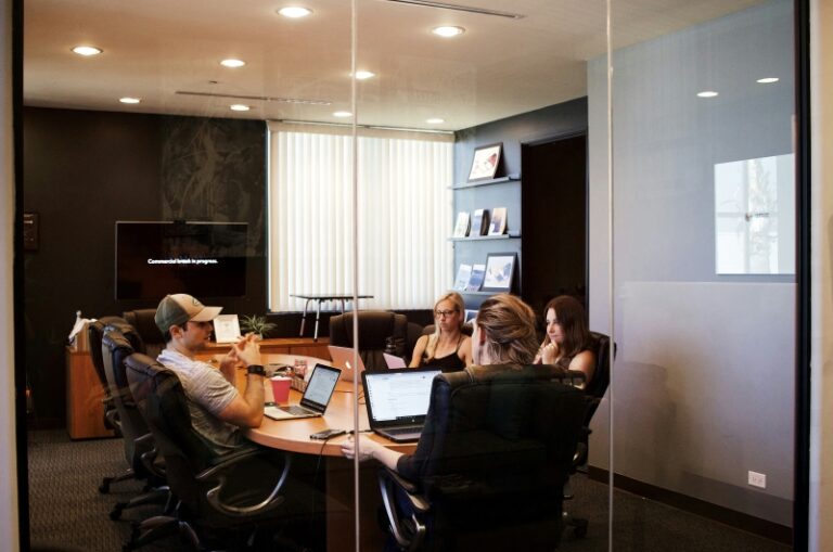 8 Meeting Room Setup That Foster Productive Collaboration
